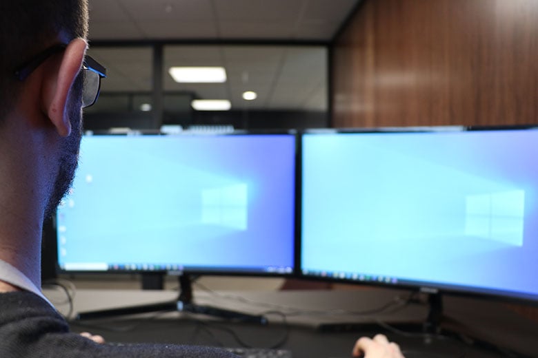 10 tips til god arbeidsstilling foran dataskjerm | Grønn Jobb